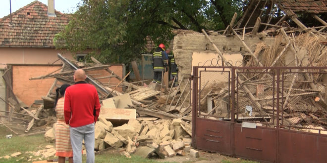 Srušila se kuća usled eksplozije butan boce, zatrpan čovek | GradSubotica